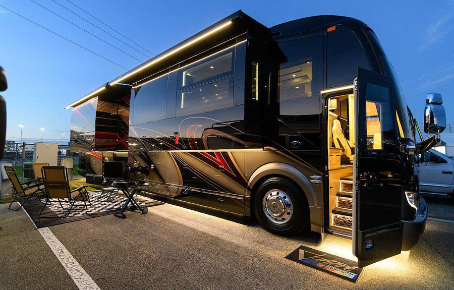 Exploring the Ultimate in Travel Luxury: The World of Luxury RVs – GLAM ...
